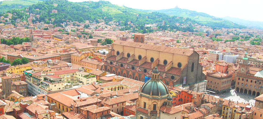 Le due Torri di Bologna: la Torre degli Asinelli e Garisenda